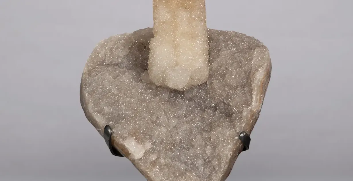 Carol Tresor | UNUSUAL WHITE QUARTZ TREE FORMATION